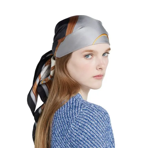Gucci Printed Silk Twill Carr - Grey