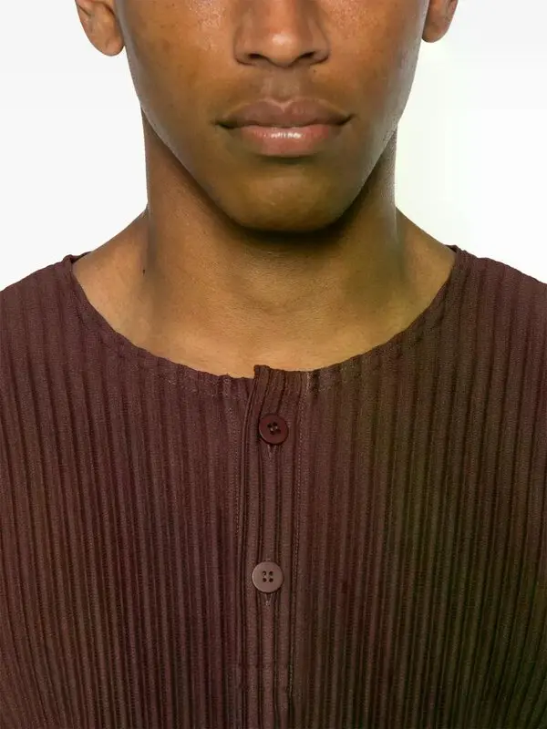 Issey Miyake Plissé-effect T-shirt