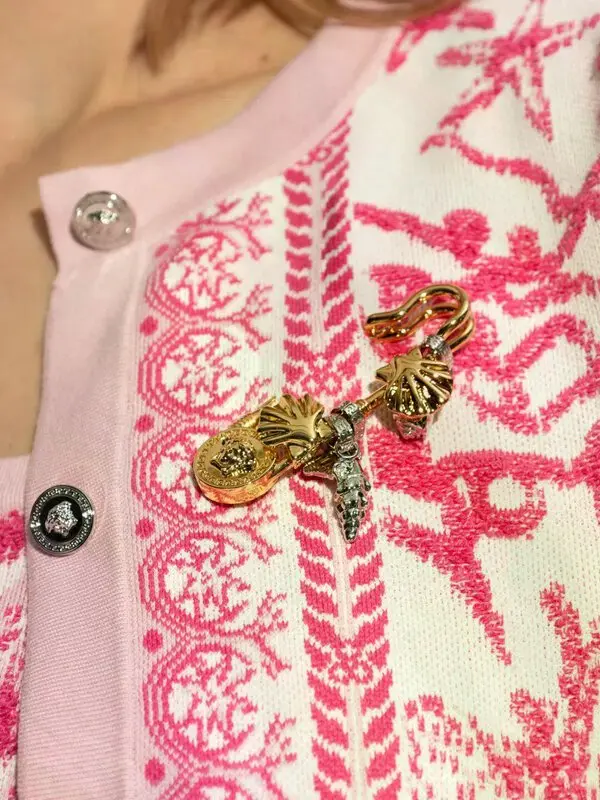 GIANNI VERSACE クリスタルブローチ美品 Versace Crystal Icons De La Mer Brooch In Gold - 25% Off