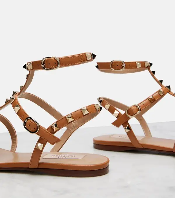 Valentino Garavani Rockstud Leather Sandals - Beige