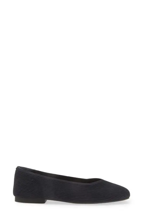 Vivaia Margot 2.0 Square-toe V-cut Flats - Navy