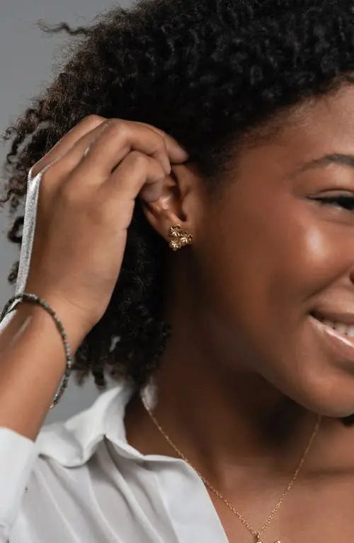 KIARA BY KI-ELE Melia Trio Flower Bunch Stud Earrings
