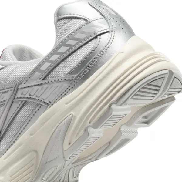 Nike Initiator Shoes