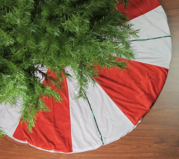 NORTHLIGHT Peppermint Twist Christmas Tree Skir 48
