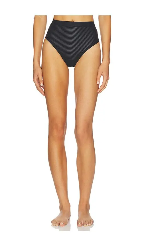 Spanx Spanxshape Invisible Thong In Black - Very Black