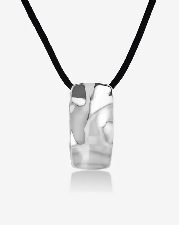 Ring Concierge Hammered Pendant Necklace - One-color