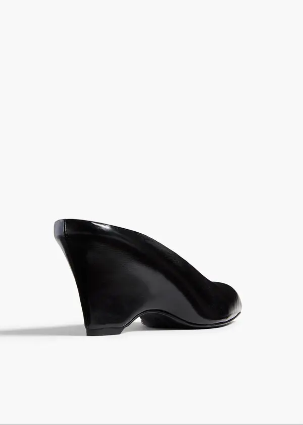 Khaite Colt Wedge In Glazed Leather - Black