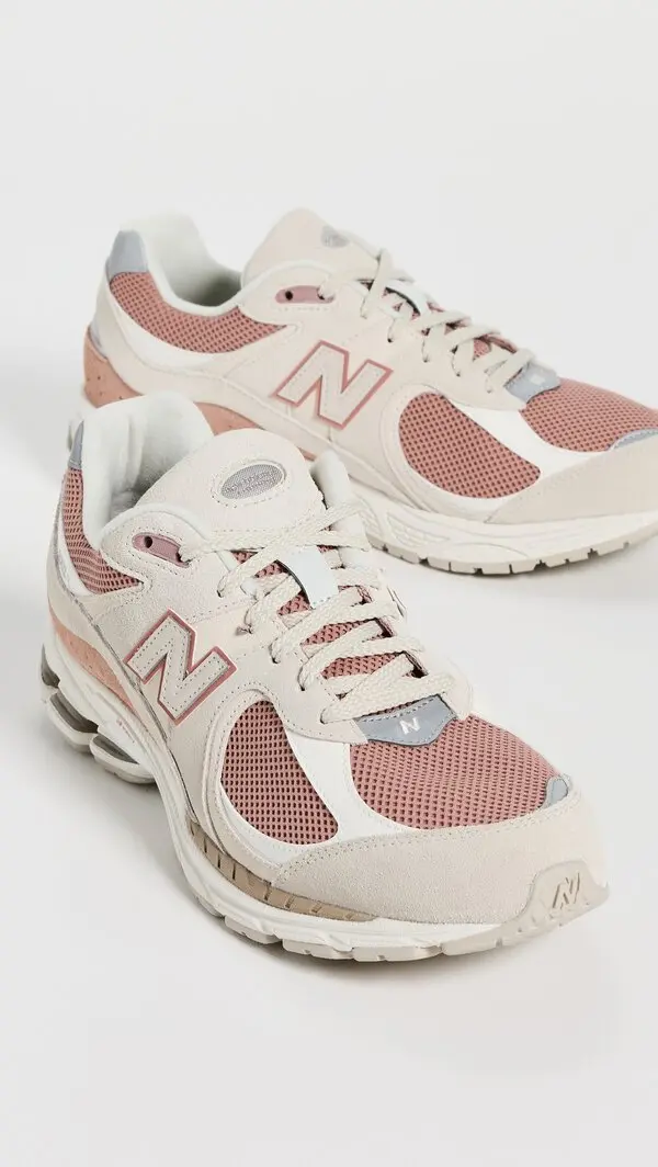 NEW BALANCE 2002 Sneakers