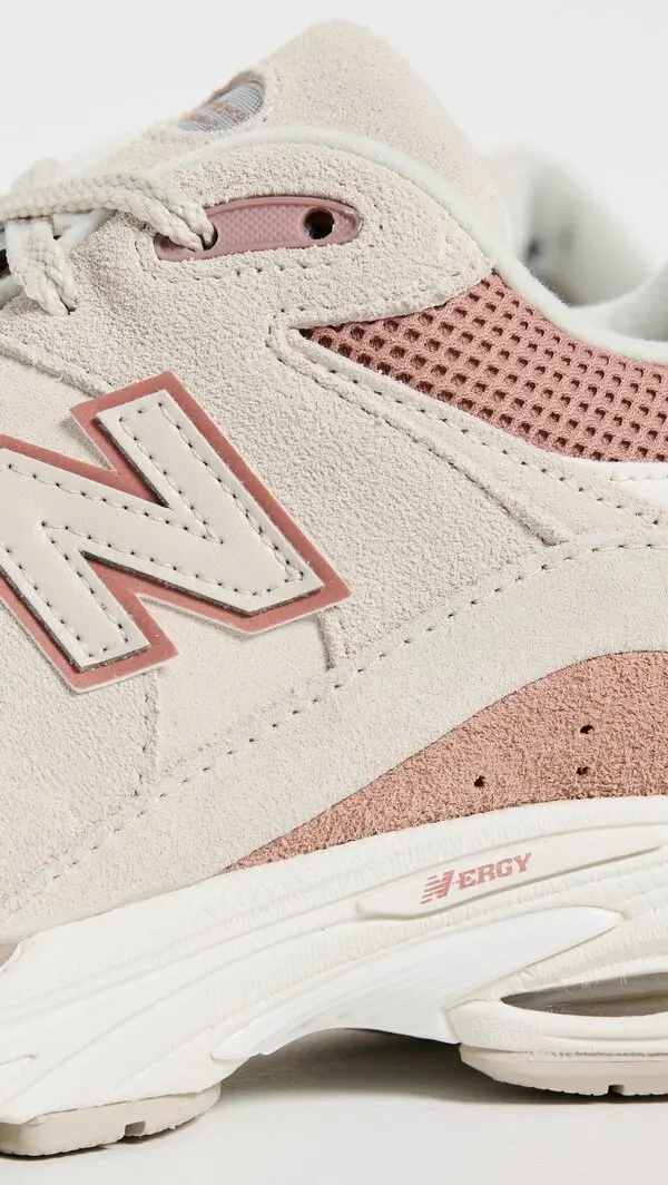 NEW BALANCE 2002 Sneakers