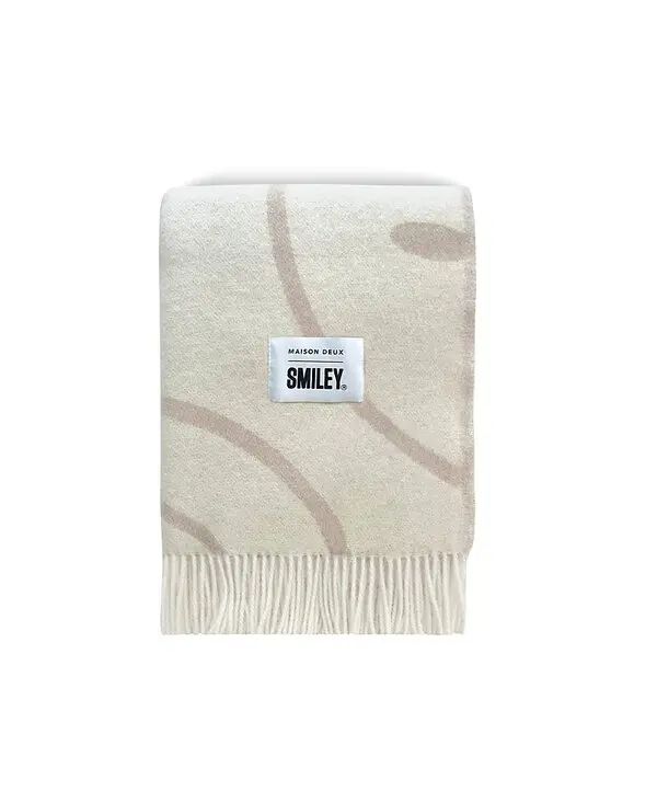 MAISON DEUX Smiley Blanket, 4.25' X 6.5 - White/grey Print