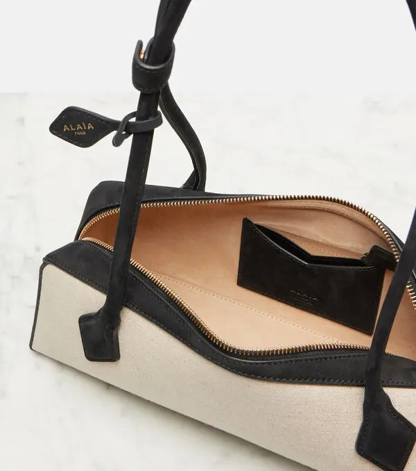 Alaïa Le Teckel Medium Shoulder Bag - Beige