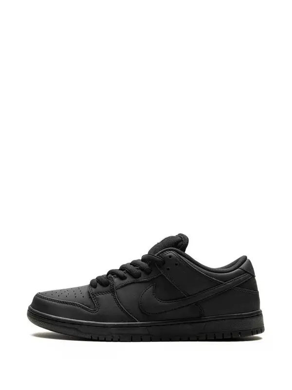 Nike Low Top Sneakers - Black