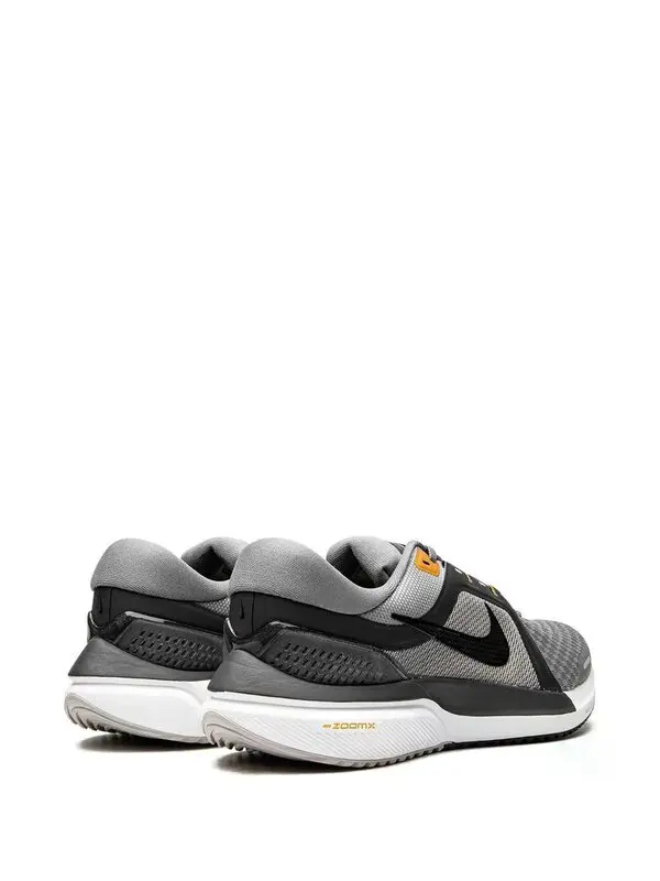 Nike Zoom Vomero 16 Low-top Sneakers