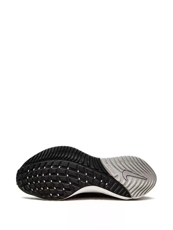 Nike Zoom Vomero 16 Low-top Sneakers
