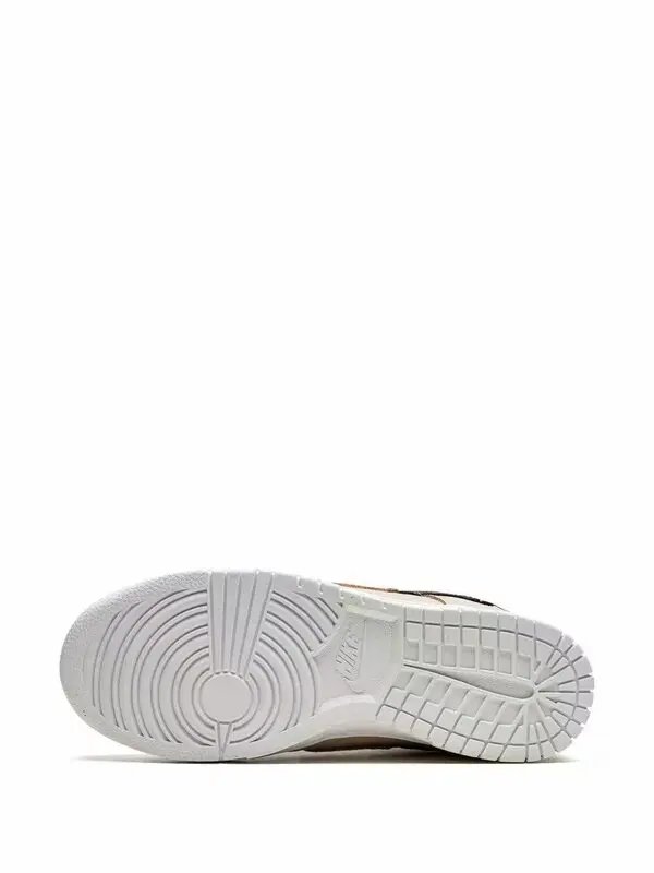 Nike Dunk Low Se "primal Pink" Sneakers - Neutrals