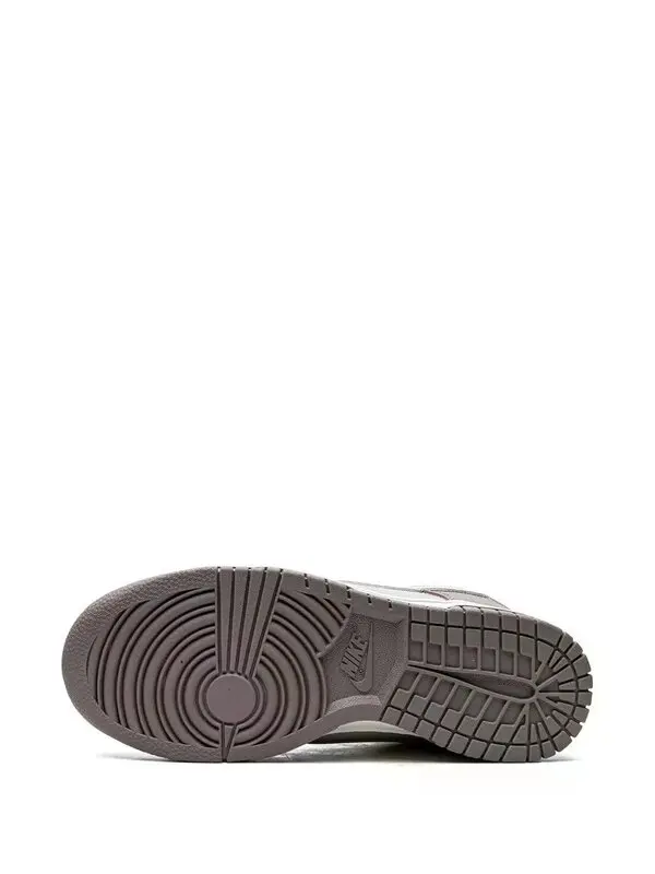 Nike Dunk Low Sneakers - Brown