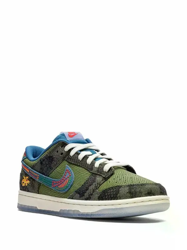 Nike Dunk Low Siempre Familia Sneakers