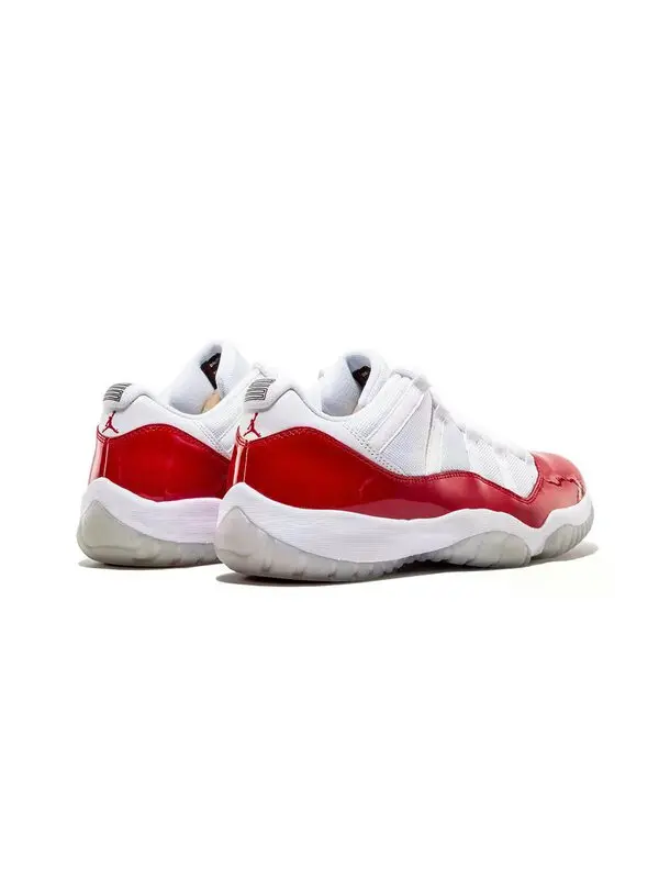 JORDAN Retro Low Sneakers