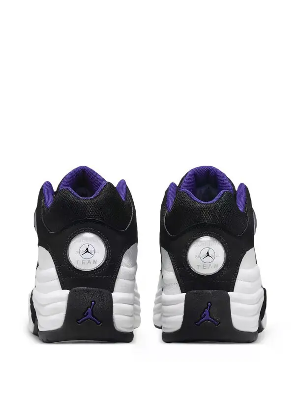 JORDAN Jumpman Team Sneakers