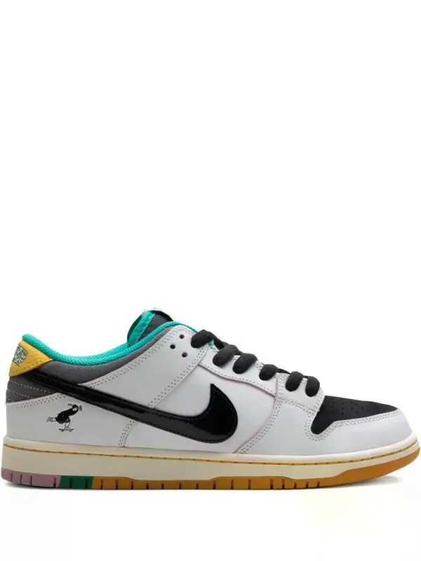 Nike Dunk Low Sneakers