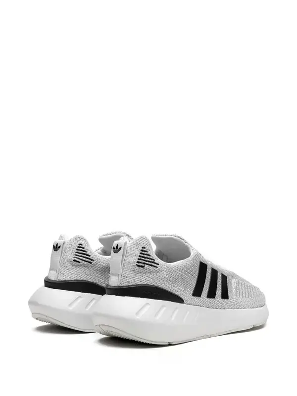 Adidas Swift Run 22 Sneakers