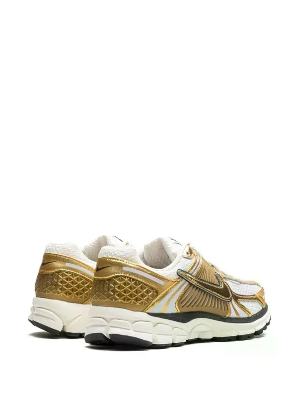 Nike Zoom Vomero Metallic Sneakers - Gold