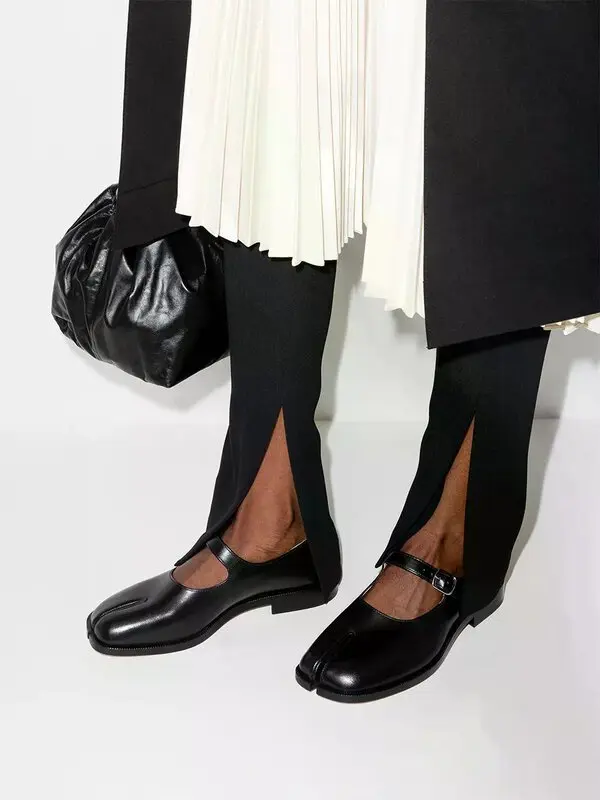 MAISON MARGIELA Tabi Leather Mary Jane Pumps - Black