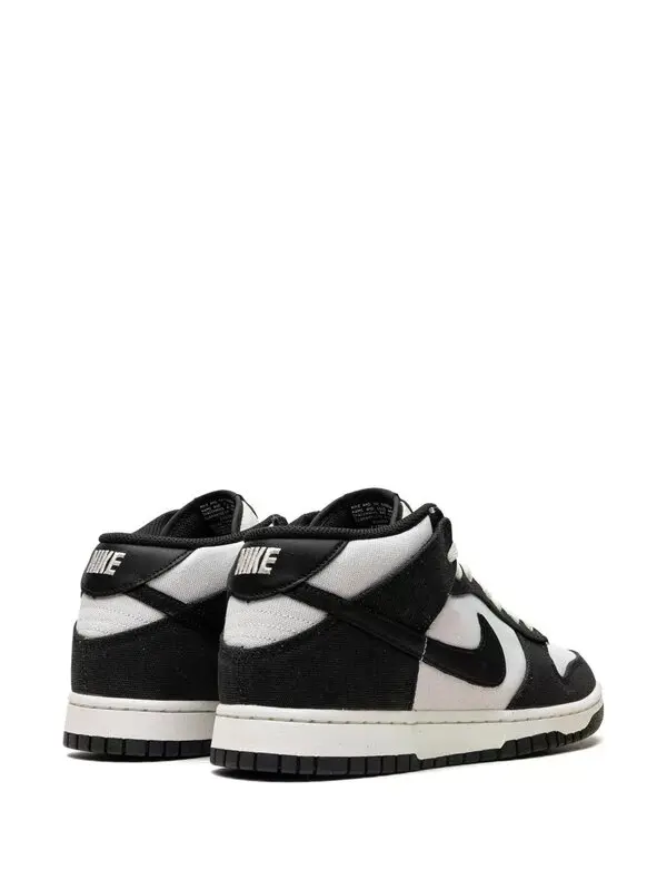 Nike Dunk Mid Sneakers