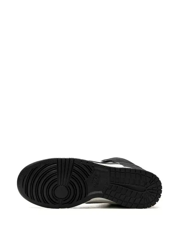 Nike Dunk Mid Sneakers