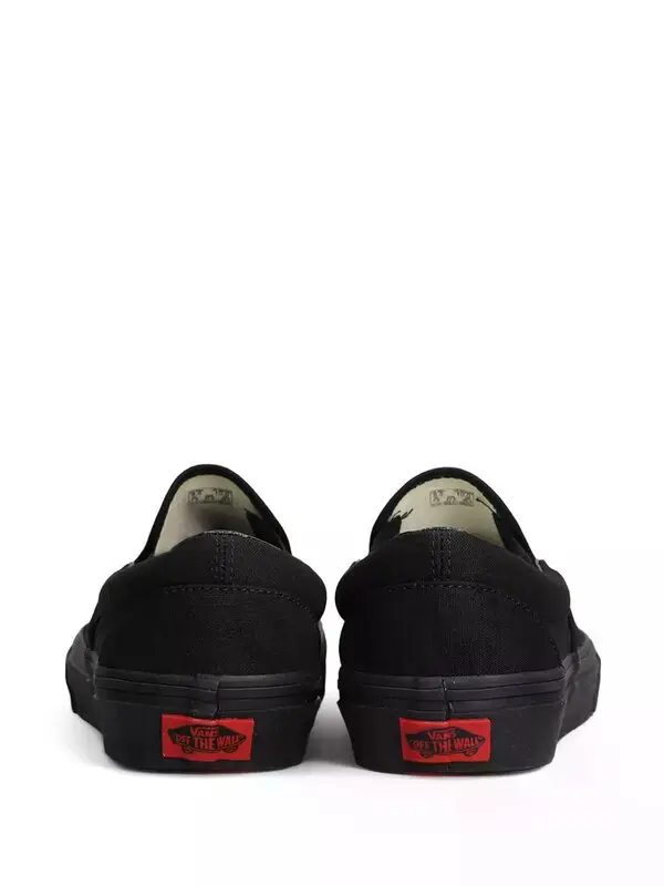 VANS Classic Slip-on Sneakers - Black