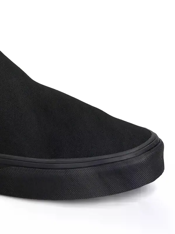 VANS Classic Slip-on Sneakers - Black