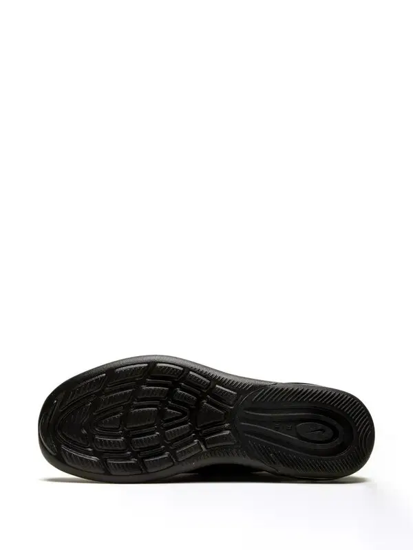 Nike Air Max Axis Sneakers