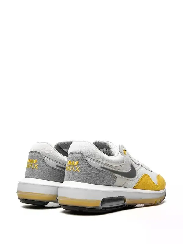 Nike Air Max Motif Sneakers