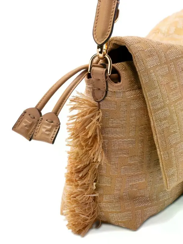 Fendi Medium Mamma Baguette - Neutrals