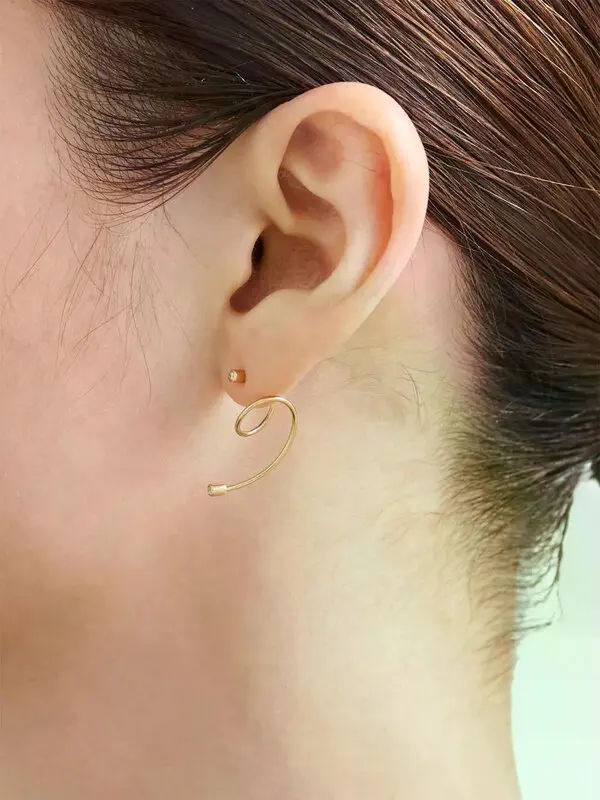 Shihara 18kt Yellow Twist Diamond Single Earring