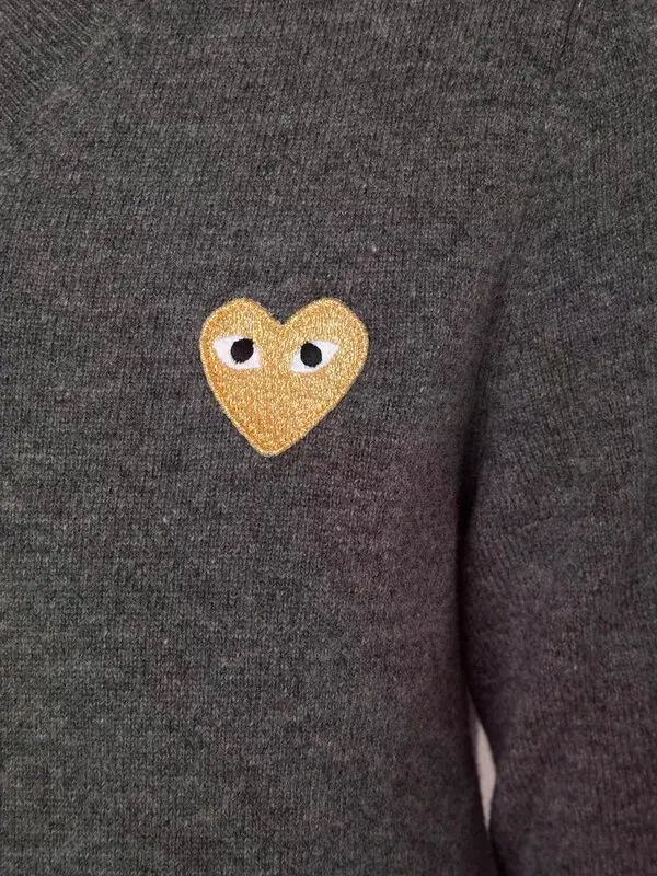 Play Comme Des Garcon Embroidered Heart V-neck Sweater - Grey