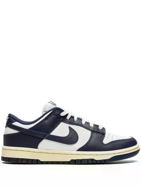 Nike Dunk Low Vintage Sneakers - White