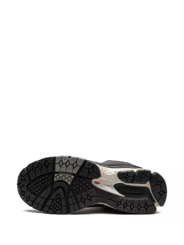 NEW BALANCE 2002r Sneakers - Black
