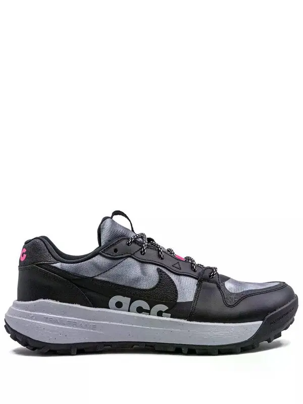Nike Lowcate Sneakers