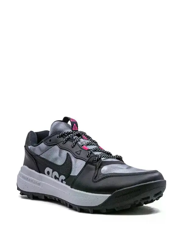 Nike Lowcate Sneakers