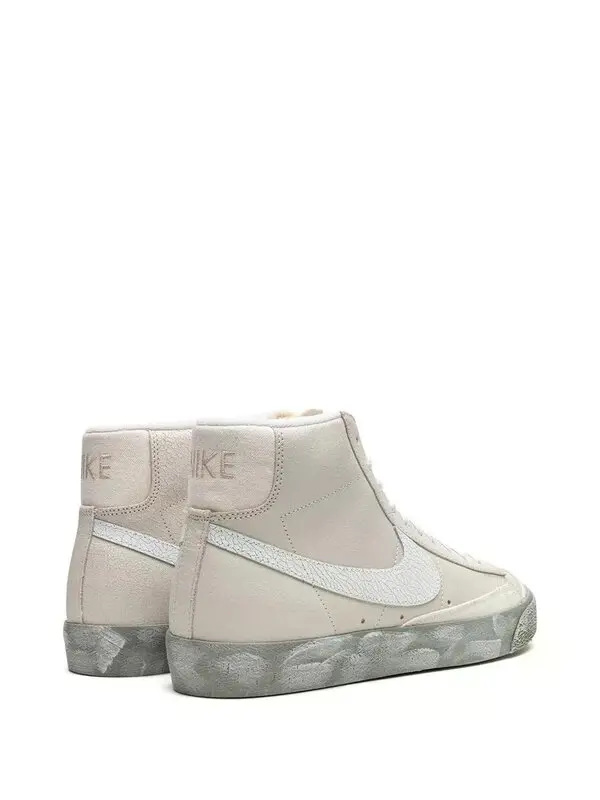 Nike Blazer Mid '77 Emb Sneakers - White
