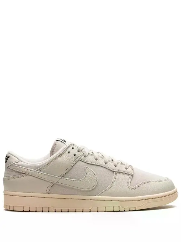 Nike Dunk Low Top Sneakers - Neutrals