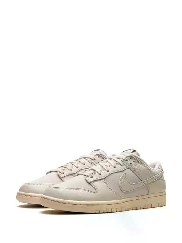 Nike Dunk Low Top Sneakers - Neutrals