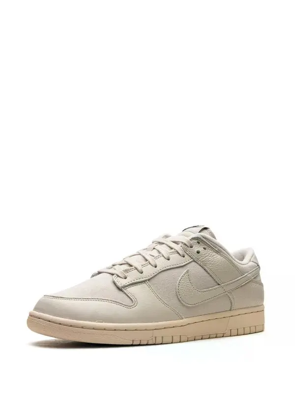 Nike Dunk Low Top Sneakers - Neutrals