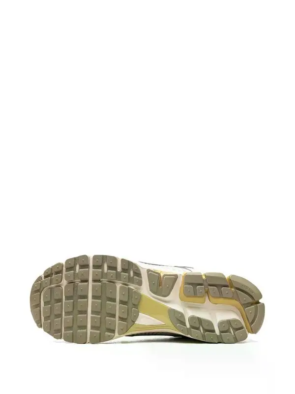Nike Zoom Vomero 5 Sneakers - Neutrals