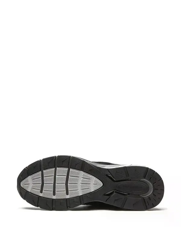 NEW BALANCE M990 Sneakers