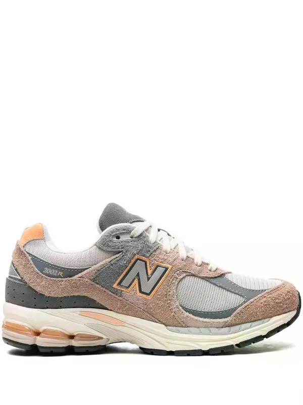 NEW BALANCE 2002r Low-top Sneakers - Brown