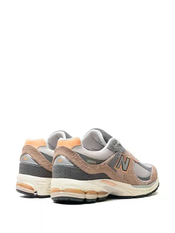 NEW BALANCE 2002r Low-top Sneakers - Brown