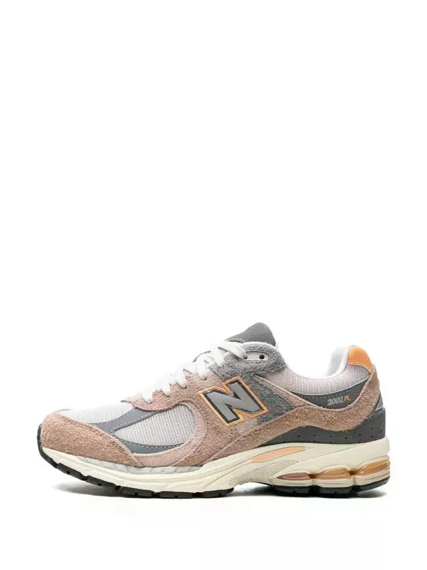 NEW BALANCE 2002r Low-top Sneakers - Brown