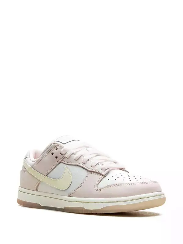 Nike Dunk Low Sneakers - Pink